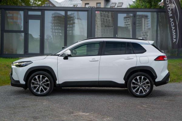 Balts Toyota Corolla Cross 2023 Viļņa, ar dzinēja tilpumu 1.99 L un nobraukumu 86 tūkst. km par 26500 €, foto 8 vietnē AUTOMOTO.COM.LV