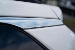 White Toyota Corolla Cross 2023 in Vilnius, with an engine capacity of 1.99 L and mileage of 86 thousand km for 26500 €, photo 13 on AUTOMOTO.COM.LV