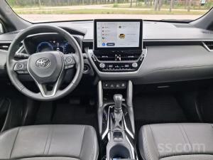 Balts Toyota Corolla Cross 2023 Rīga, ar dzinēja tilpumu 2.00 L un nobraukumu 36 tūkst. km par 30250 €, foto 5 vietnē AUTOMOTO.COM.LV