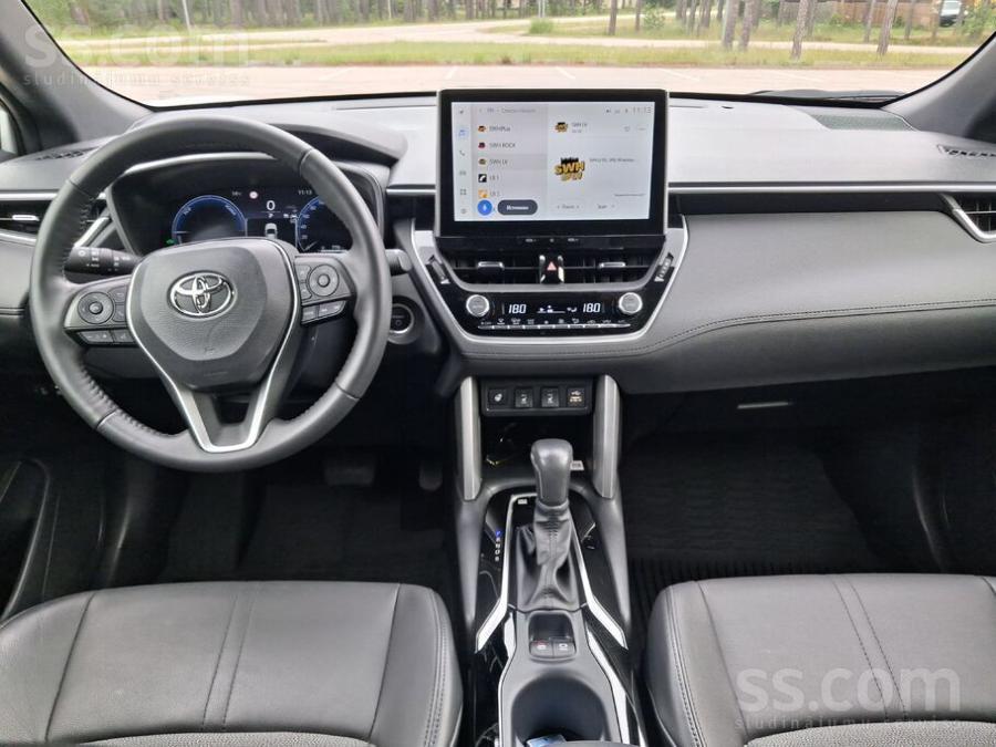 Balts Toyota Corolla Cross 2023 Rīga, ar dzinēja tilpumu 2.00 L un nobraukumu 36 tūkst. km par 30250 €, foto 5 vietnē AUTOMOTO.COM.LV