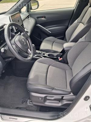 Balts Toyota Corolla Cross 2023 Rīga, ar dzinēja tilpumu 2.00 L un nobraukumu 36 tūkst. km par 30250 €, foto 6 vietnē AUTOMOTO.COM.LV