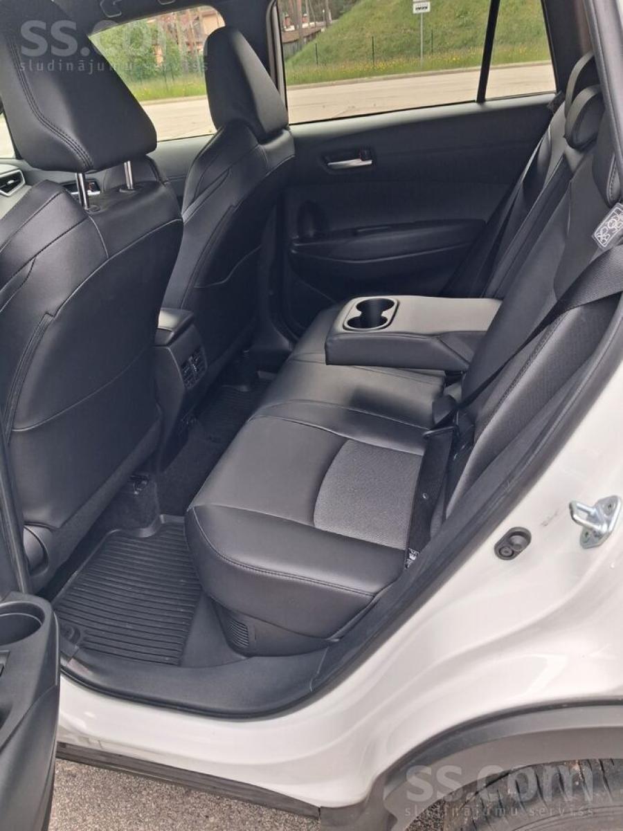 Balts Toyota Corolla Cross 2023 Rīga, ar dzinēja tilpumu 2.00 L un nobraukumu 36 tūkst. km par 30250 €, foto 7 vietnē AUTOMOTO.COM.LV