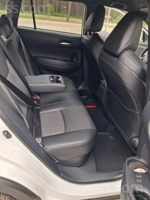 Balts Toyota Corolla Cross 2023 Rīga, ar dzinēja tilpumu 2.00 L un nobraukumu 36 tūkst. km par 30250 €, foto 9 vietnē AUTOMOTO.COM.LV