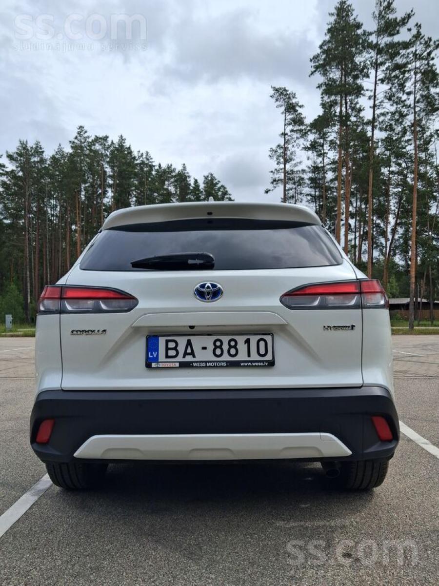 Balts Toyota Corolla Cross 2023 Rīga, ar dzinēja tilpumu 2.00 L un nobraukumu 36 tūkst. km par 30250 €, foto 12 vietnē AUTOMOTO.COM.LV