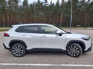 Balts Toyota Corolla Cross 2023 Rīga, ar dzinēja tilpumu 2.00 L un nobraukumu 36 tūkst. km par 30250 €, foto 14 vietnē AUTOMOTO.COM.LV