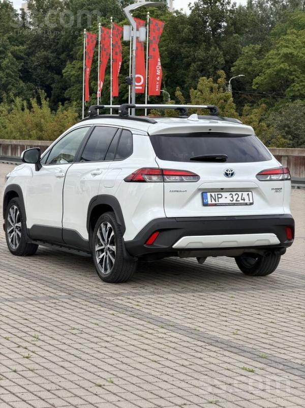 Balts Toyota Corolla Cross 2023 Rīga, ar dzinēja tilpumu 2.00 L un nobraukumu 15 tūkst. km par 36000 €, foto 6 vietnē AUTOMOTO.COM.LV