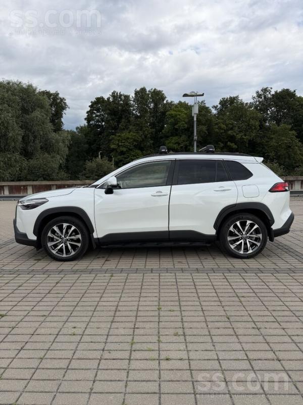 Balts Toyota Corolla Cross 2023 Rīga, ar dzinēja tilpumu 2.00 L un nobraukumu 15 tūkst. km par 36000 €, foto 7 vietnē AUTOMOTO.COM.LV