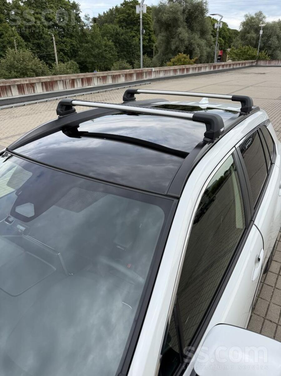 White Toyota Corolla Cross 2023 in Riga, with an engine capacity of 2.00 L and mileage of 15 thousand km for 36000 €, photo 9 on AUTOMOTO.COM.LV
