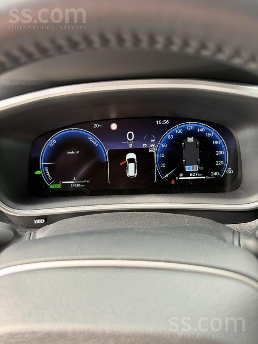 White Toyota Corolla Cross 2023 in Riga, with an engine capacity of 2.00 L and mileage of 15 thousand km for 36000 €, photo 14 on AUTOMOTO.COM.LV
