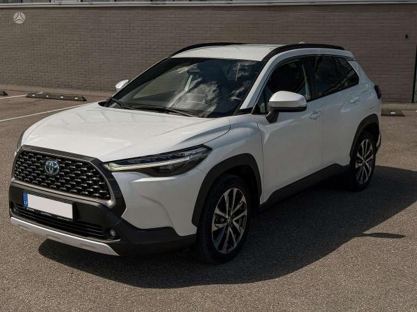 Белый Тойота Corolla Cross 2023 в Кедайняй, объемом двигателя 1.99 л и пробегом 49 тыс. км за 32900 €, фото 4 на AUTOMOTO.COM.LV