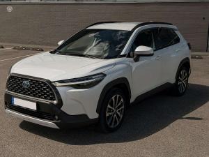 Белый Тойота Corolla Cross 2023 в Кедайняй, объемом двигателя 1.99 л и пробегом 49 тыс. км за 32900 €, фото 5 на AUTOMOTO.COM.LV
