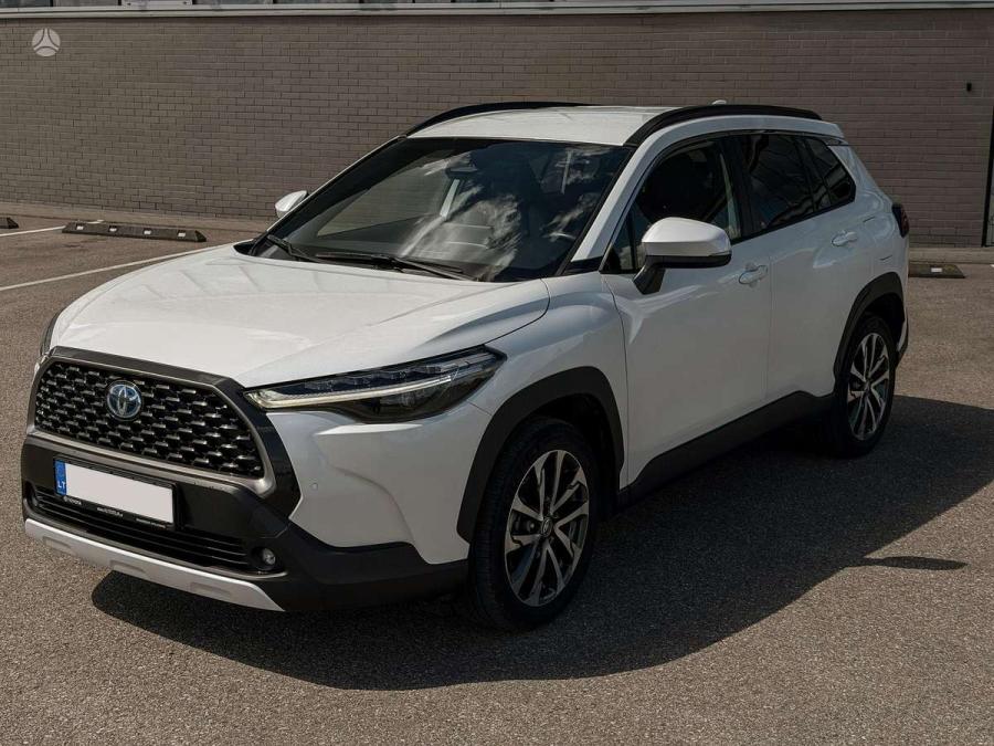 Белый Тойота Corolla Cross 2023 в Кедайняй, объемом двигателя 1.99 л и пробегом 49 тыс. км за 32900 €, фото 5 на AUTOMOTO.COM.LV