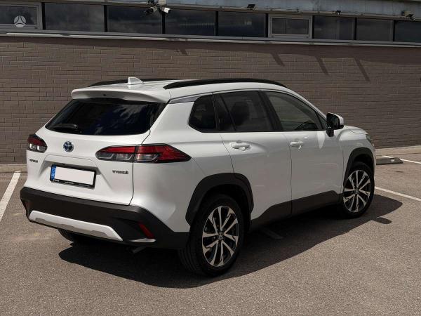Белый Тойота Corolla Cross 2023 в Кедайняй, объемом двигателя 1.99 л и пробегом 49 тыс. км за 32900 €, фото 6 на AUTOMOTO.COM.LV