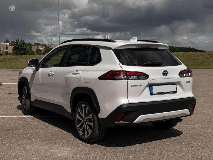 Белый Тойота Corolla Cross 2023 в Кедайняй, объемом двигателя 1.99 л и пробегом 49 тыс. км за 32900 €, фото 8 на AUTOMOTO.COM.LV