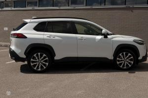 Белый Тойота Corolla Cross 2023 в Кедайняй, объемом двигателя 1.99 л и пробегом 49 тыс. км за 32900 €, фото 14 на AUTOMOTO.COM.LV