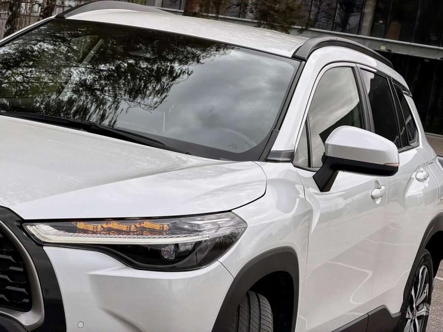 Белый Тойота Corolla Cross 2023 в Кедайняй, объемом двигателя 1.99 л и пробегом 49 тыс. км за 32900 €, фото 17 на AUTOMOTO.COM.LV