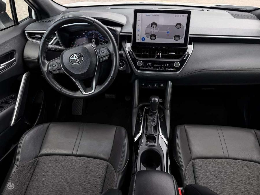 Белый Тойота Corolla Cross 2023 в Кедайняй, объемом двигателя 1.99 л и пробегом 49 тыс. км за 32900 €, фото 19 на AUTOMOTO.COM.LV