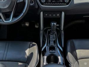 Белый Тойота Corolla Cross 2023 в Кедайняй, объемом двигателя 1.99 л и пробегом 49 тыс. км за 32900 €, фото 20 на AUTOMOTO.COM.LV