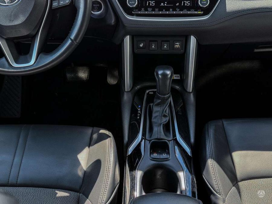 Белый Тойота Corolla Cross 2023 в Кедайняй, объемом двигателя 1.99 л и пробегом 49 тыс. км за 32900 €, фото 20 на AUTOMOTO.COM.LV