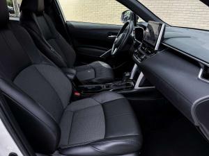 Белый Тойота Corolla Cross 2023 в Кедайняй, объемом двигателя 1.99 л и пробегом 49 тыс. км за 32900 €, фото 23 на AUTOMOTO.COM.LV