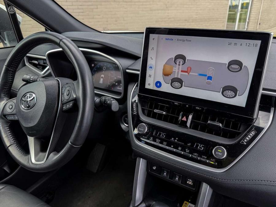 Белый Тойота Corolla Cross 2023 в Кедайняй, объемом двигателя 1.99 л и пробегом 49 тыс. км за 32900 €, фото 24 на AUTOMOTO.COM.LV