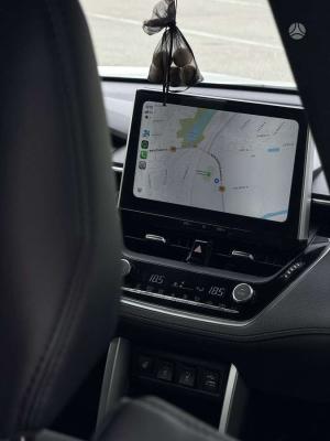 Белый Тойота Corolla Cross 2023 в Кедайняй, объемом двигателя 1.99 л и пробегом 49 тыс. км за 32900 €, фото 32 на AUTOMOTO.COM.LV