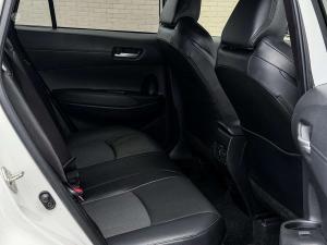 Белый Тойота Corolla Cross 2023 в Кедайняй, объемом двигателя 1.99 л и пробегом 49 тыс. км за 32900 €, фото 36 на AUTOMOTO.COM.LV