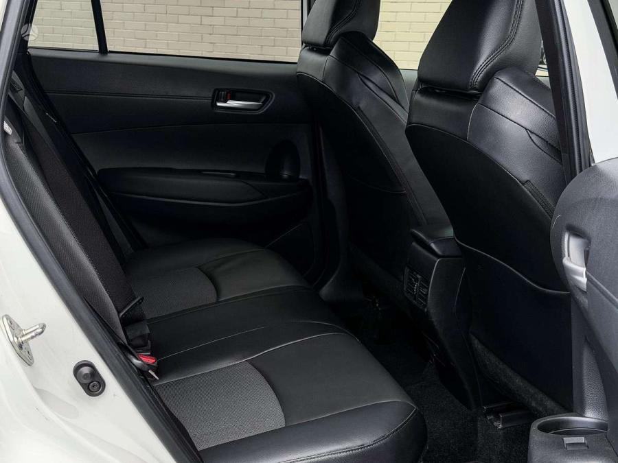 Белый Тойота Corolla Cross 2023 в Кедайняй, объемом двигателя 1.99 л и пробегом 49 тыс. км за 32900 €, фото 36 на AUTOMOTO.COM.LV