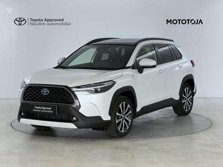 Белый Тойота Corolla Cross 2023 в Вильнюс, объемом двигателя 1.99 л и пробегом 62 тыс. км за 33900 €, фото 1 на AUTOMOTO.COM.LV