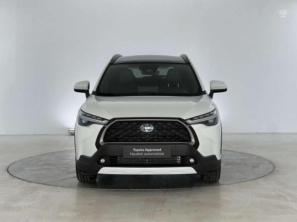 Белый Тойота Corolla Cross 2023 в Вильнюс, объемом двигателя 1.99 л и пробегом 62 тыс. км за 33900 €, фото 6 на AUTOMOTO.COM.LV