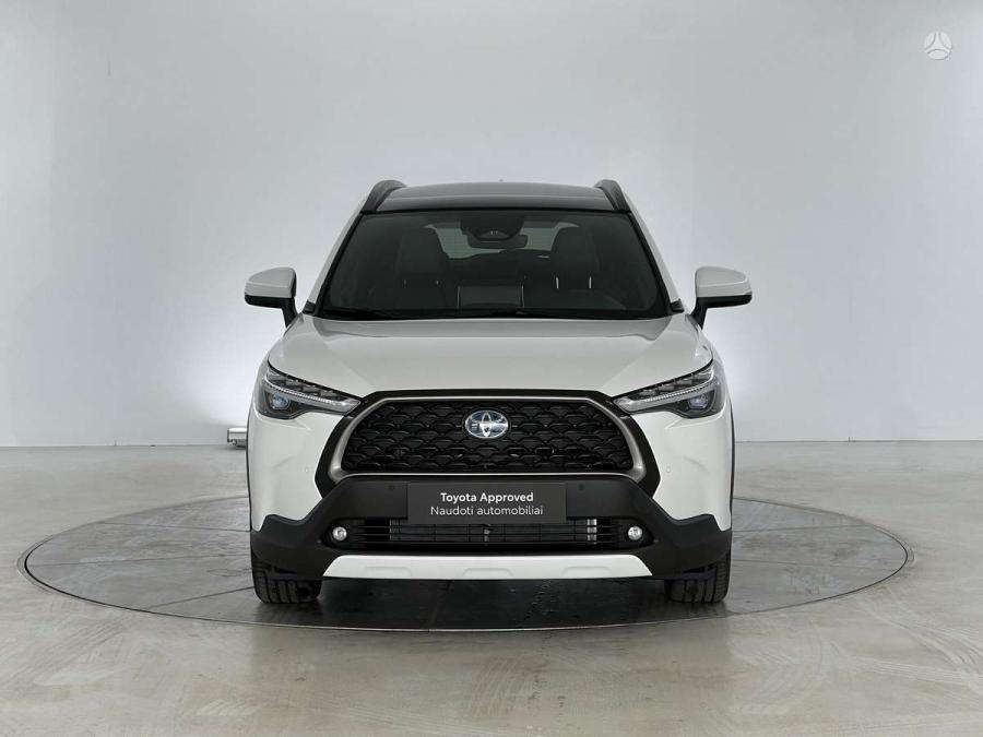 Белый Тойота Corolla Cross 2023 в Вильнюс, объемом двигателя 1.99 л и пробегом 62 тыс. км за 33900 €, фото 6 на AUTOMOTO.COM.LV