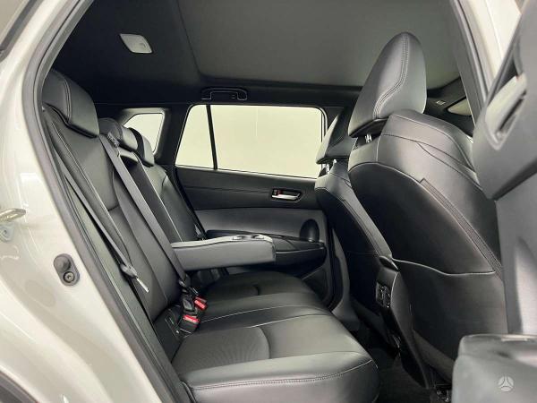 Белый Тойота Corolla Cross 2023 в Вильнюс, объемом двигателя 1.99 л и пробегом 62 тыс. км за 33900 €, фото 8 на AUTOMOTO.COM.LV