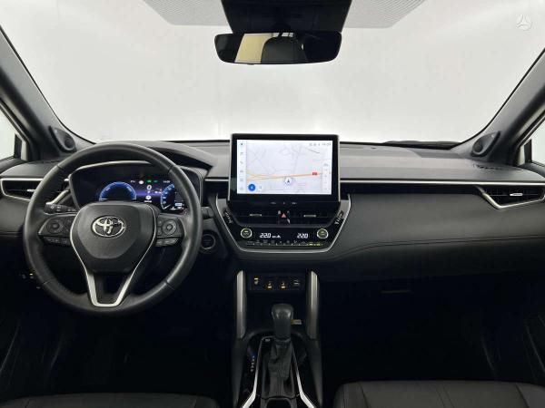 Белый Тойота Corolla Cross 2023 в Вильнюс, объемом двигателя 1.99 л и пробегом 62 тыс. км за 33900 €, фото 9 на AUTOMOTO.COM.LV