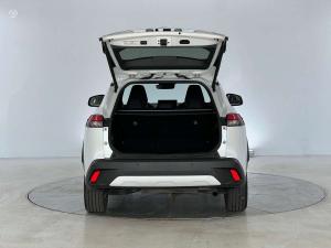 Белый Тойота Corolla Cross 2023 в Вильнюс, объемом двигателя 1.99 л и пробегом 62 тыс. км за 33900 €, фото 11 на AUTOMOTO.COM.LV
