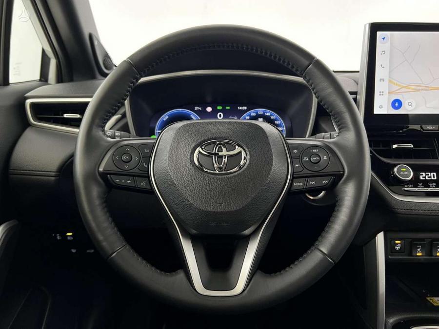 Белый Тойота Corolla Cross 2023 в Вильнюс, объемом двигателя 1.99 л и пробегом 62 тыс. км за 33900 €, фото 13 на AUTOMOTO.COM.LV