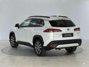 Белый Тойота Corolla Cross 2023 в Вильнюс, объемом двигателя 1.99 л и пробегом 62 тыс. км за 33900 €, фото 18 на AUTOMOTO.COM.LV