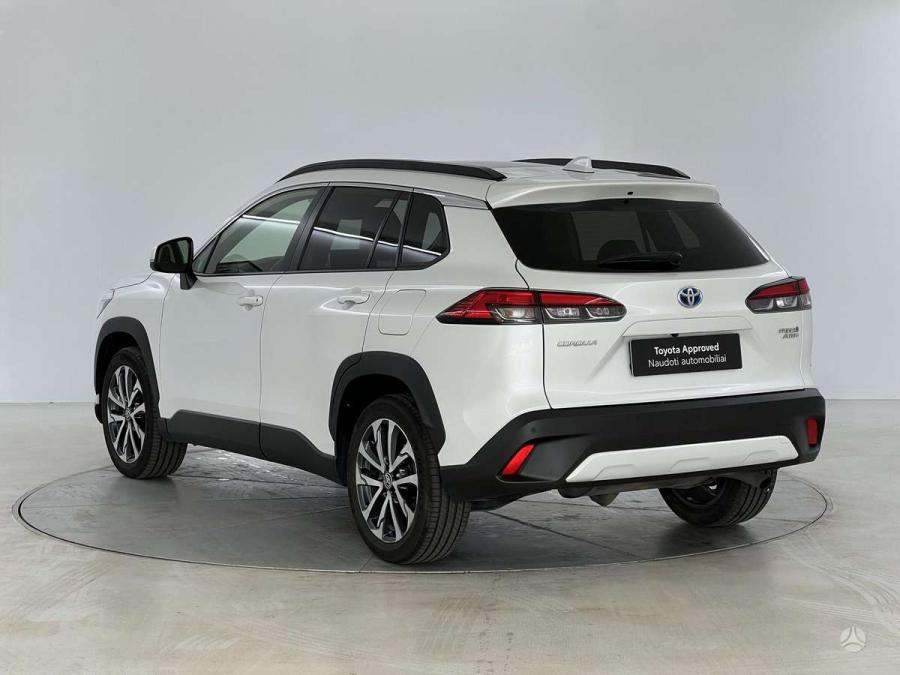 Белый Тойота Corolla Cross 2023 в Вильнюс, объемом двигателя 1.99 л и пробегом 62 тыс. км за 33900 €, фото 18 на AUTOMOTO.COM.LV