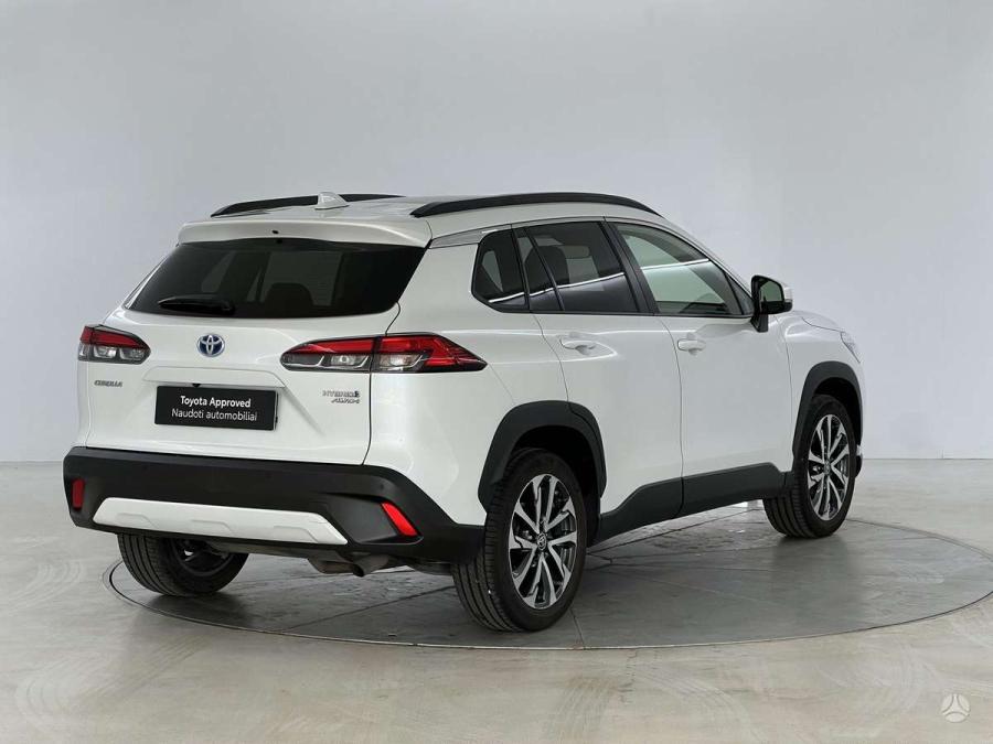 Белый Тойота Corolla Cross 2023 в Вильнюс, объемом двигателя 1.99 л и пробегом 62 тыс. км за 33900 €, фото 21 на AUTOMOTO.COM.LV