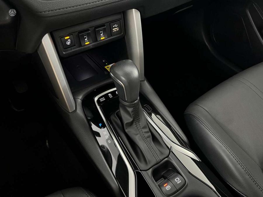 Белый Тойота Corolla Cross 2023 в Вильнюс, объемом двигателя 1.99 л и пробегом 62 тыс. км за 33900 €, фото 25 на AUTOMOTO.COM.LV