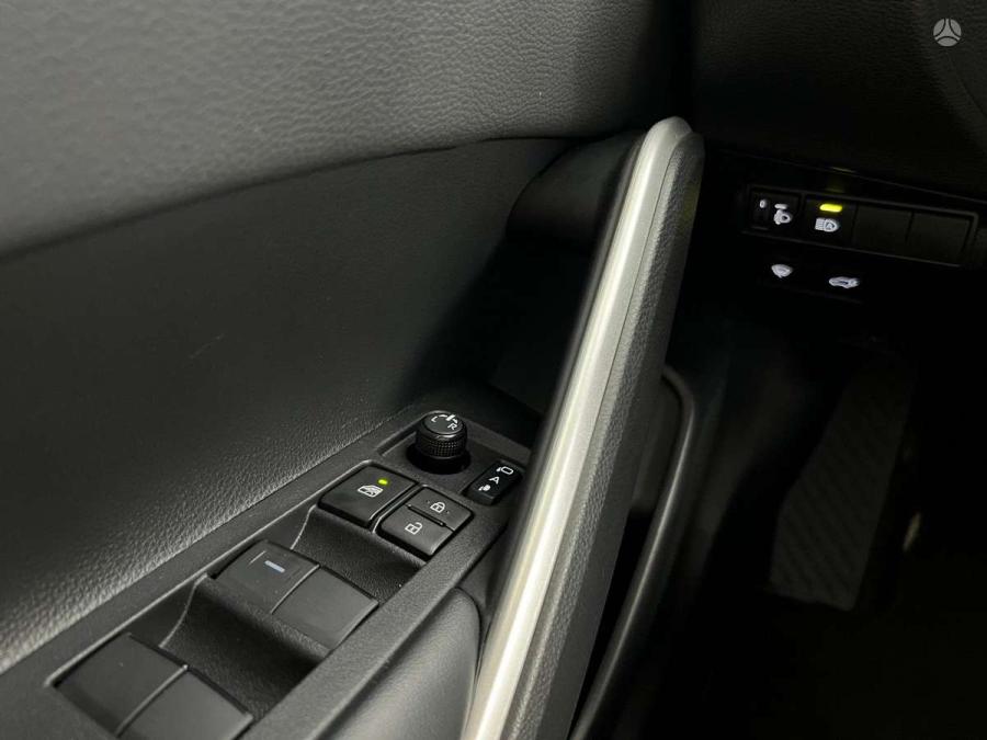 Белый Тойота Corolla Cross 2023 в Вильнюс, объемом двигателя 1.99 л и пробегом 62 тыс. км за 33900 €, фото 26 на AUTOMOTO.COM.LV