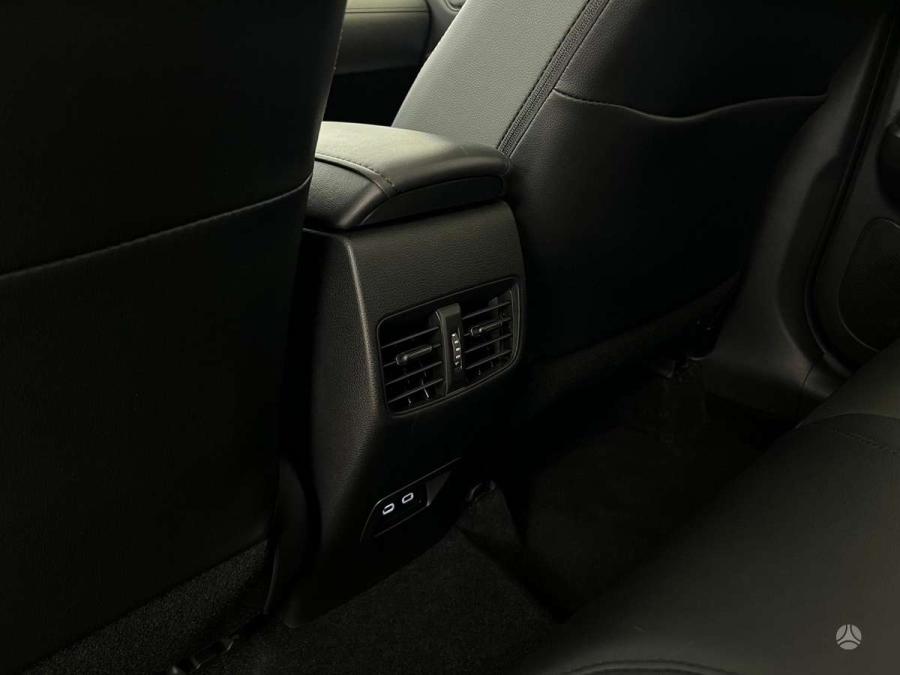 Белый Тойота Corolla Cross 2023 в Вильнюс, объемом двигателя 1.99 л и пробегом 62 тыс. км за 33900 €, фото 28 на AUTOMOTO.COM.LV
