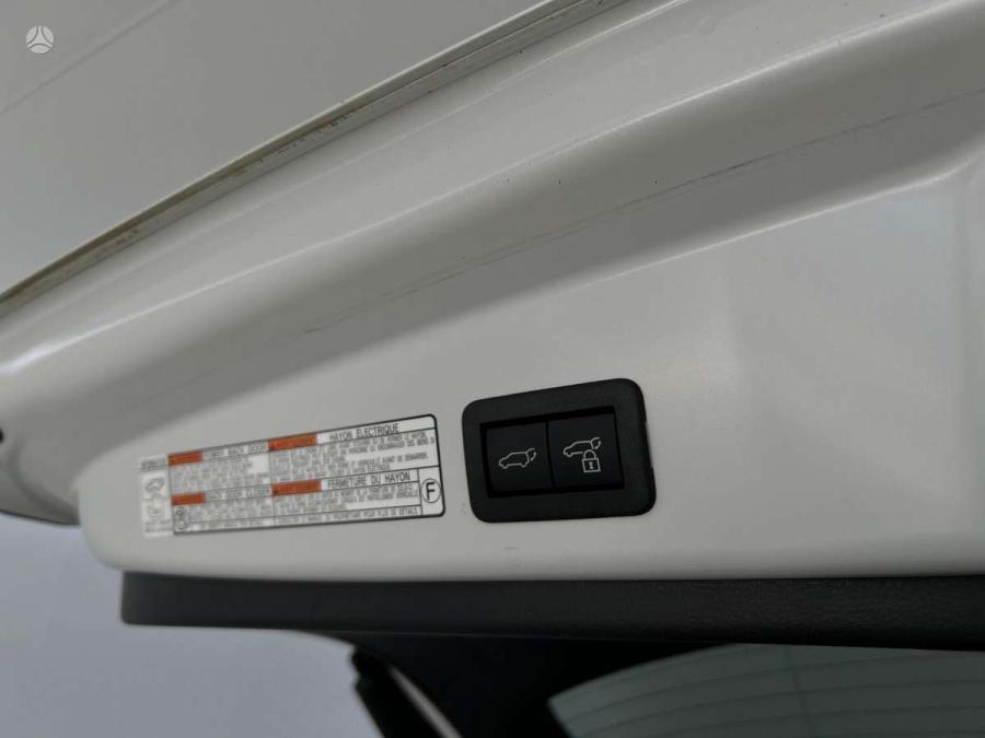 Белый Тойота Corolla Cross 2023 в Вильнюс, объемом двигателя 1.99 л и пробегом 62 тыс. км за 33900 €, фото 31 на AUTOMOTO.COM.LV