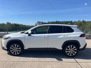 Balts Toyota Corolla Cross 2023 Viļņa, ar dzinēja tilpumu 1.99 L un nobraukumu 52 tūkst. km par 26999 €, foto 5 vietnē AUTOMOTO.COM.LV