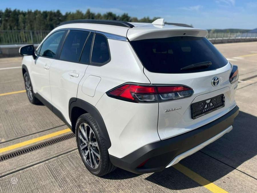 Balts Toyota Corolla Cross 2023 Viļņa, ar dzinēja tilpumu 1.99 L un nobraukumu 52 tūkst. km par 26999 €, foto 6 vietnē AUTOMOTO.COM.LV