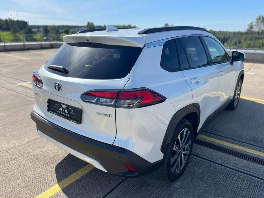 Balts Toyota Corolla Cross 2023 Viļņa, ar dzinēja tilpumu 1.99 L un nobraukumu 52 tūkst. km par 26999 €, foto 8 vietnē AUTOMOTO.COM.LV
