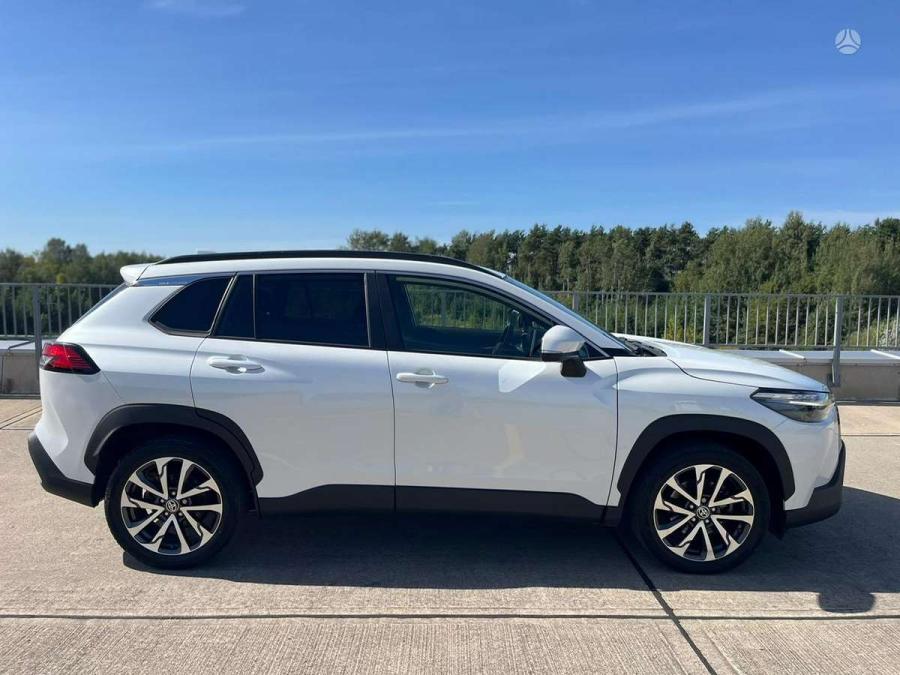 Balts Toyota Corolla Cross 2023 Viļņa, ar dzinēja tilpumu 1.99 L un nobraukumu 52 tūkst. km par 26999 €, foto 9 vietnē AUTOMOTO.COM.LV