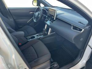 Balts Toyota Corolla Cross 2023 Viļņa, ar dzinēja tilpumu 1.99 L un nobraukumu 52 tūkst. km par 26999 €, foto 11 vietnē AUTOMOTO.COM.LV