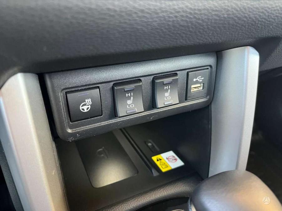 Balts Toyota Corolla Cross 2023 Viļņa, ar dzinēja tilpumu 1.99 L un nobraukumu 52 tūkst. km par 26999 €, foto 19 vietnē AUTOMOTO.COM.LV