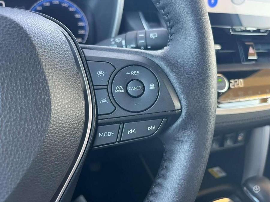 Balts Toyota Corolla Cross 2023 Viļņa, ar dzinēja tilpumu 1.99 L un nobraukumu 52 tūkst. km par 26999 €, foto 24 vietnē AUTOMOTO.COM.LV