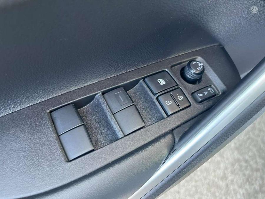 Balts Toyota Corolla Cross 2023 Viļņa, ar dzinēja tilpumu 1.99 L un nobraukumu 52 tūkst. km par 26999 €, foto 27 vietnē AUTOMOTO.COM.LV